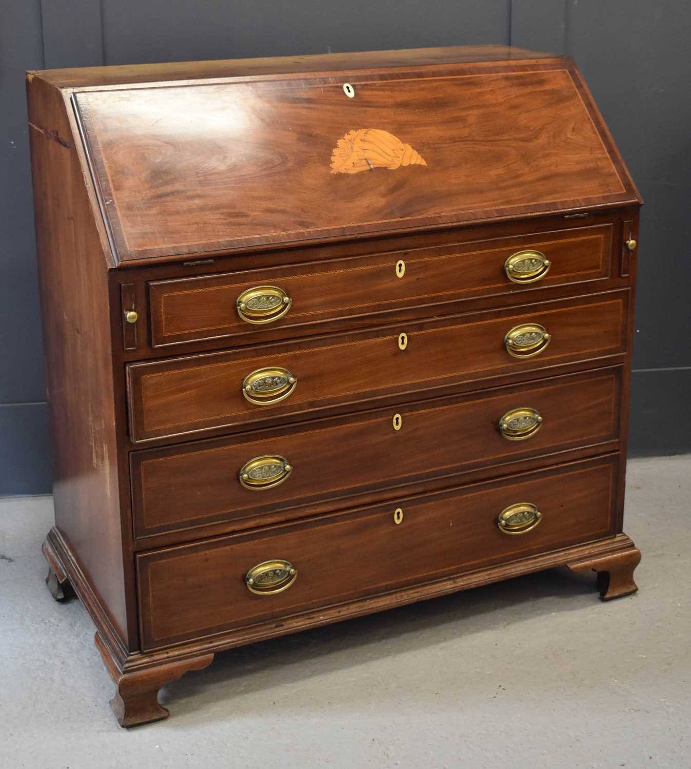 Lot 471 - An Edwardian bureau, the full front