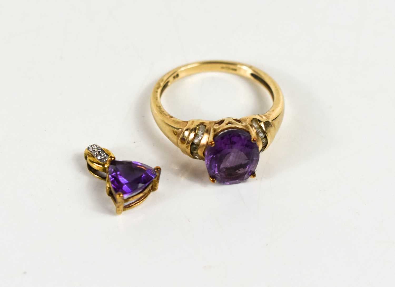 Lot 145 - A 9ct gold amethyst and paste dress ring,