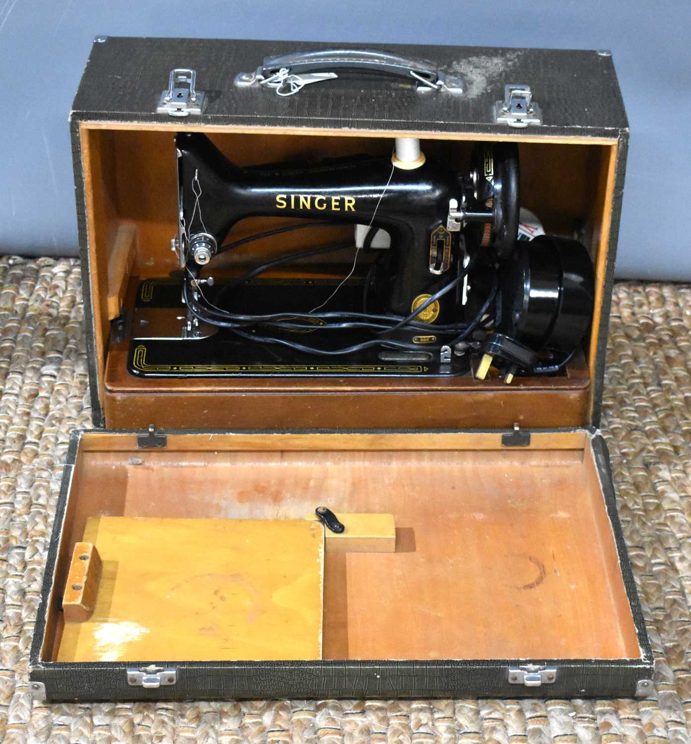 Lot 107 - A vintage Singer sewing machine, circa 1950,