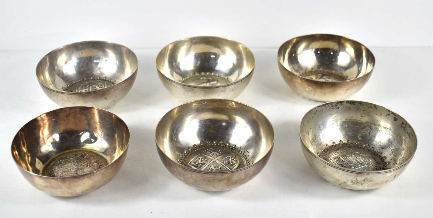 Lot 231 - A set of five continental 800 grade silver