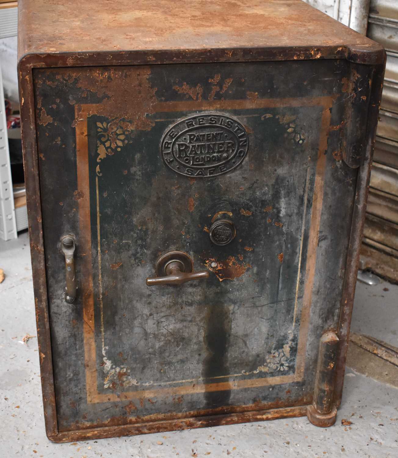 Lot 544 - An early 20th century safe made by Ratner