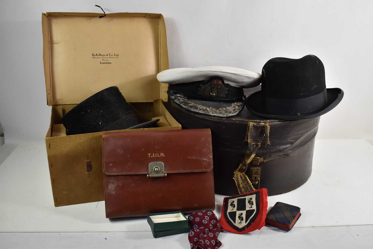 Lot 389 - A selection of gentleman's items to include