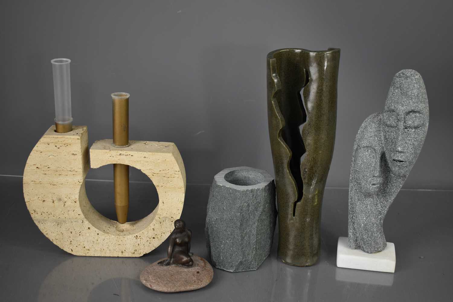 Lot 200 - A group of Mi-Century items to include a