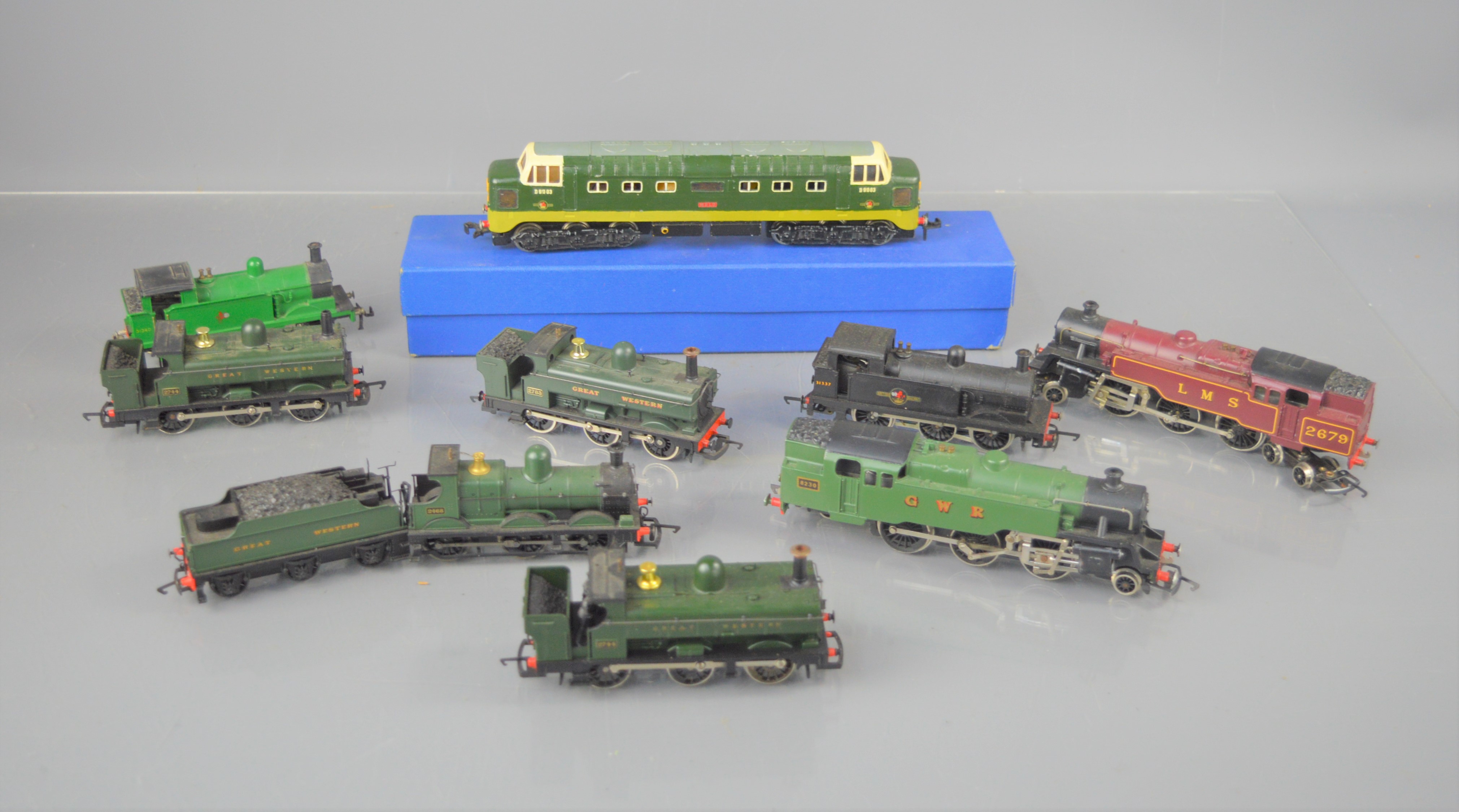 Lot 20 - A group of 00 gauge locomotives to include