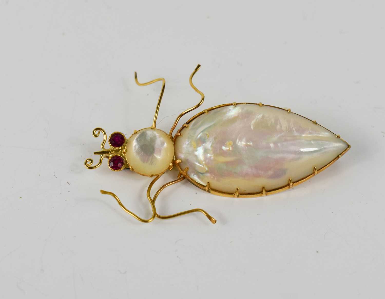 Lot 195 - An 18ct gold, ruby and mother of pearl bug