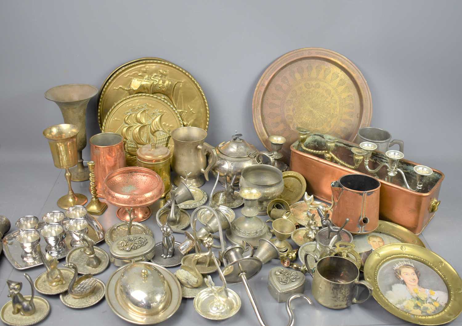 Lot 504 - A group of copper and silver plate ware to