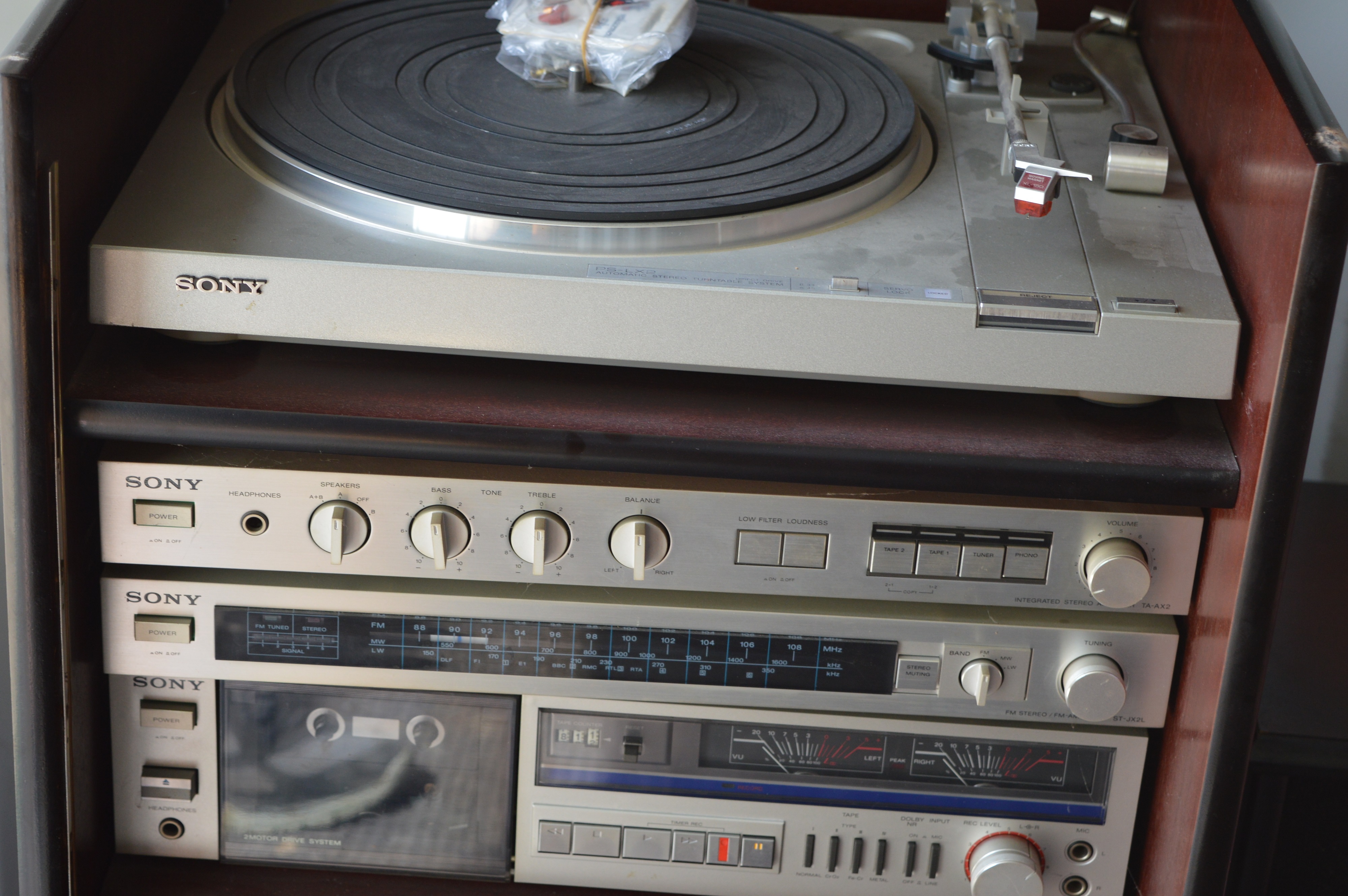 Lot 606 - A vintage Sony hi-fi system with record