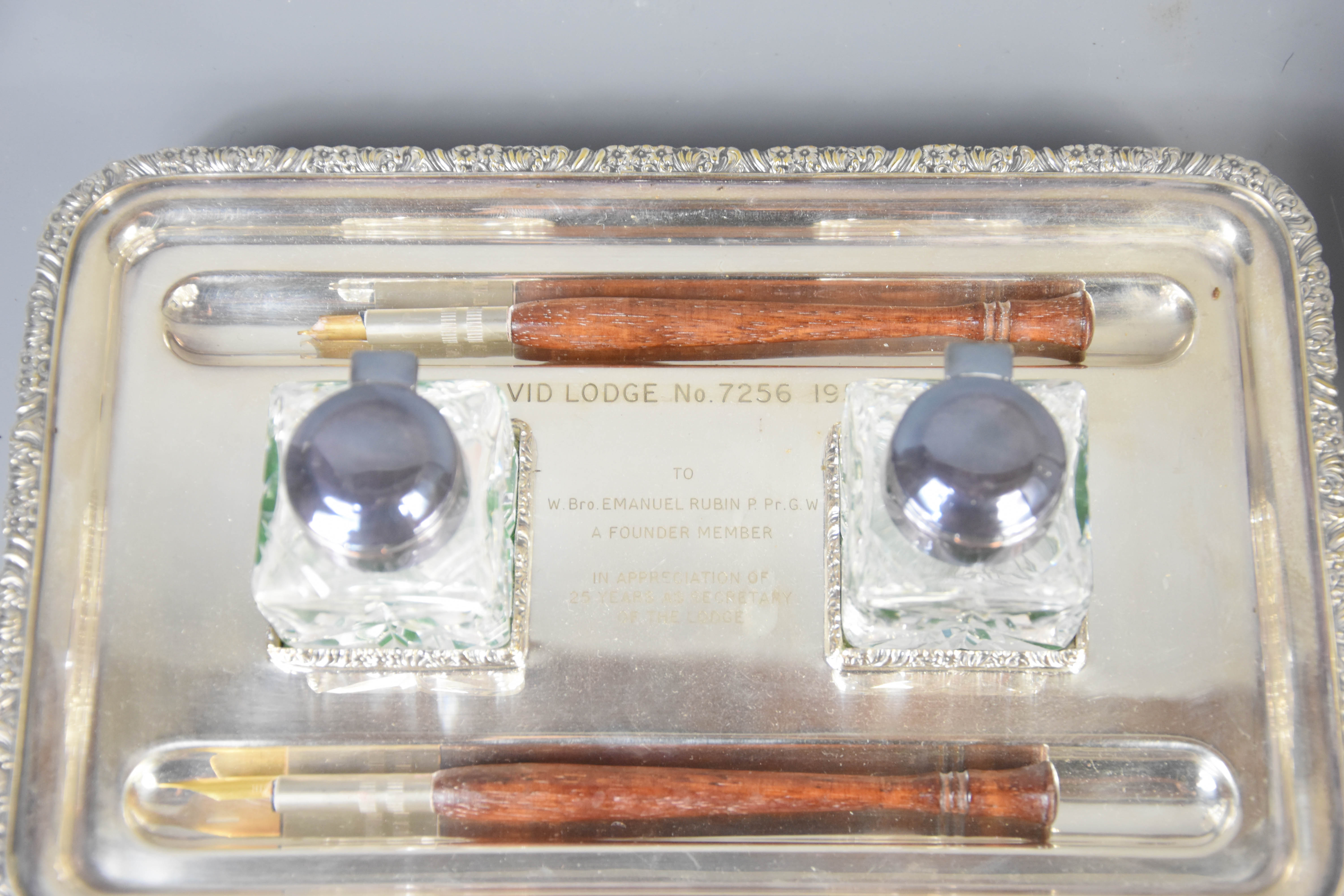 Lot 191 - A silver plated pen and ink stand, with