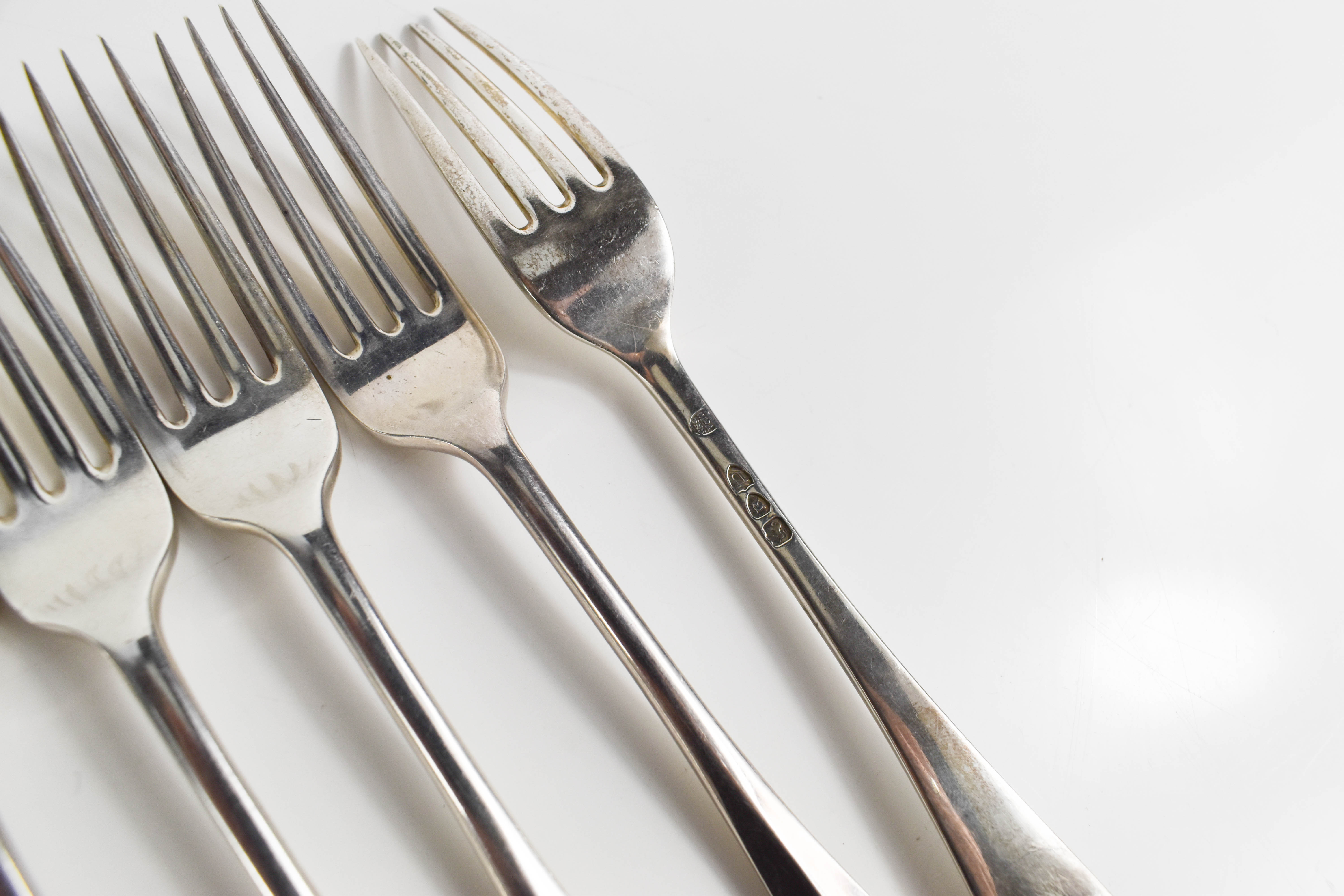 Lot 305 - A set of twelve Victorian silver forks in